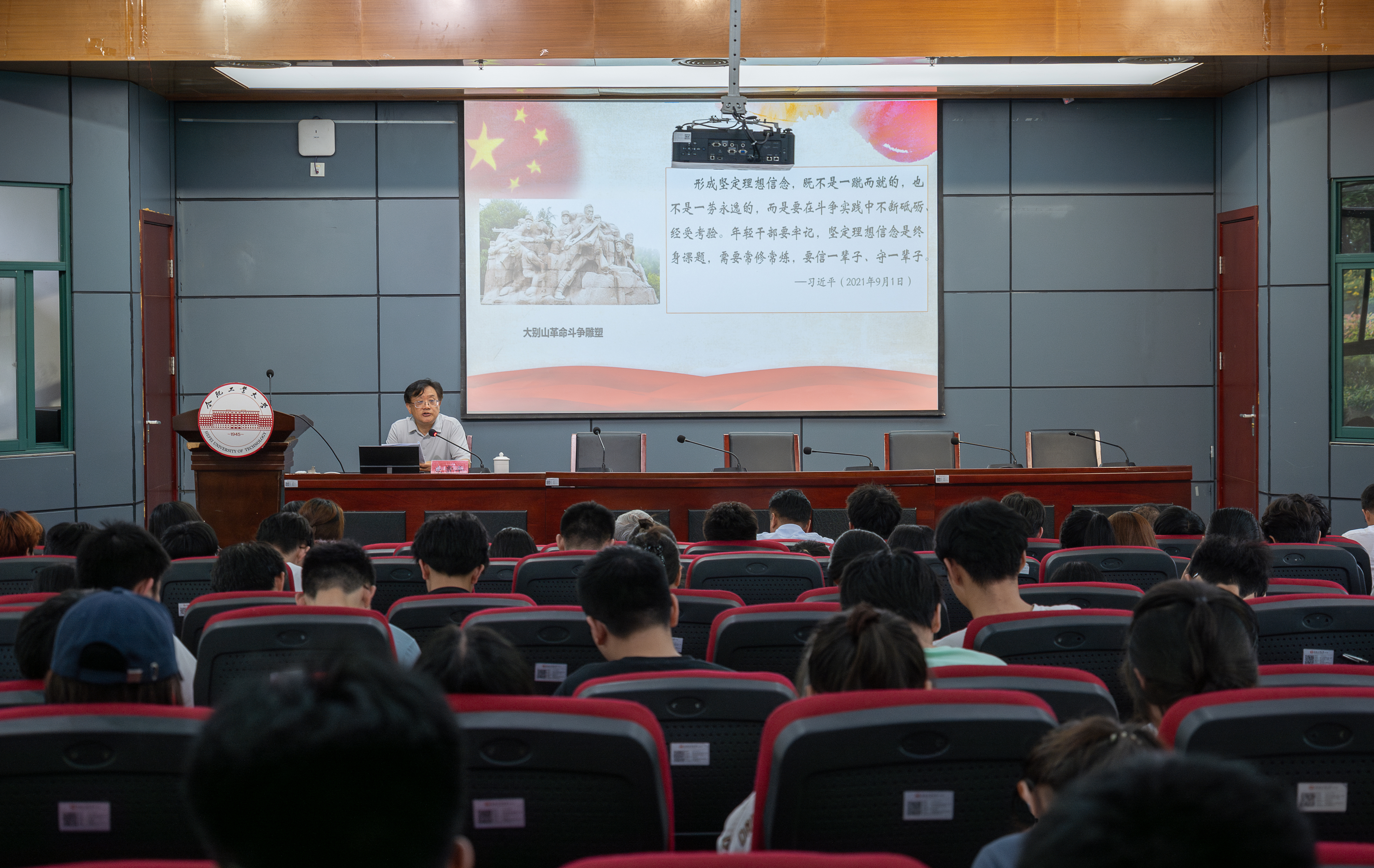 校区举办红色文化大讲堂暨大学生红色基因传承践行专项大赛颁奖仪式