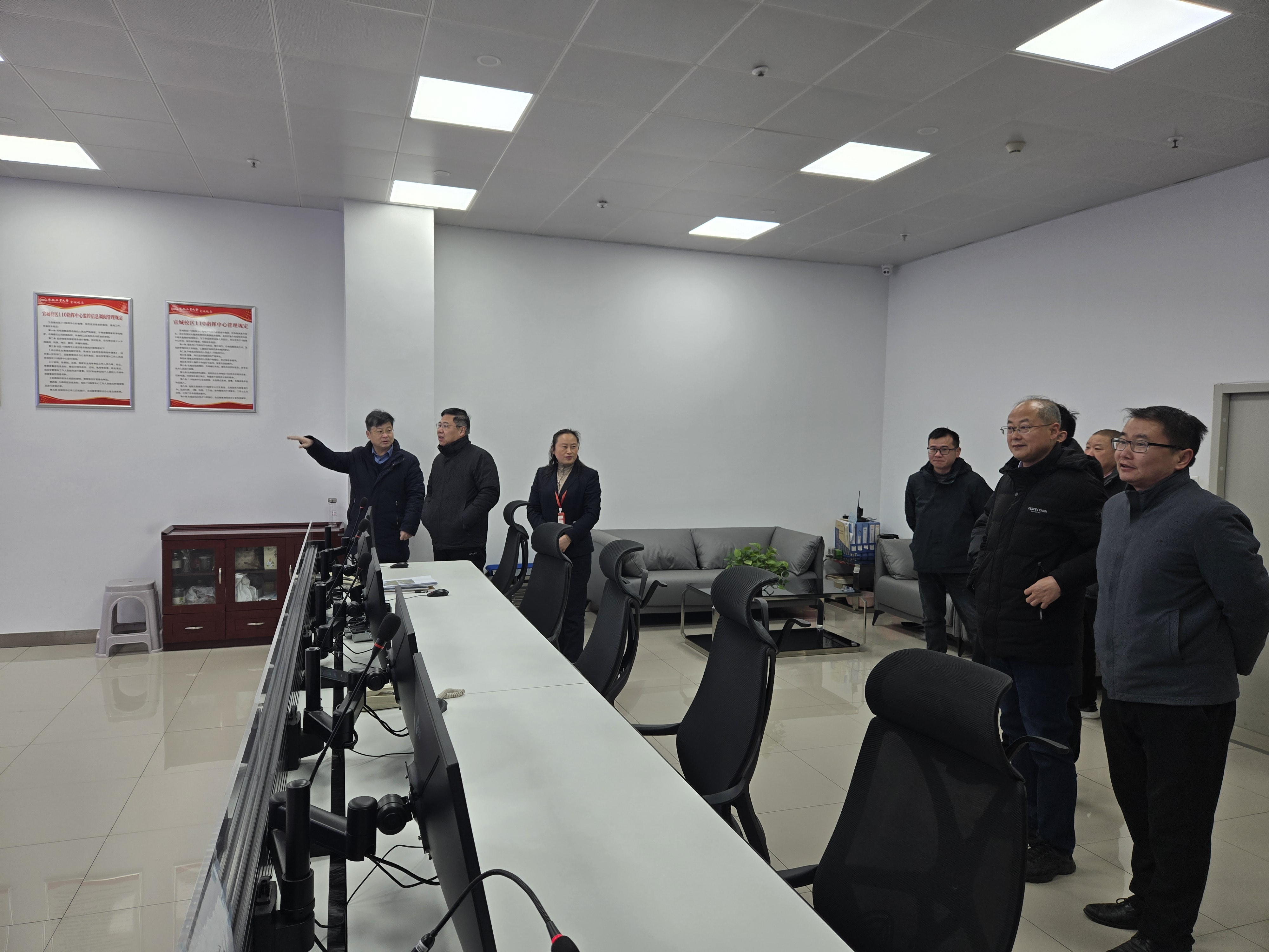 宣城校区慰问春节在岗干部职工